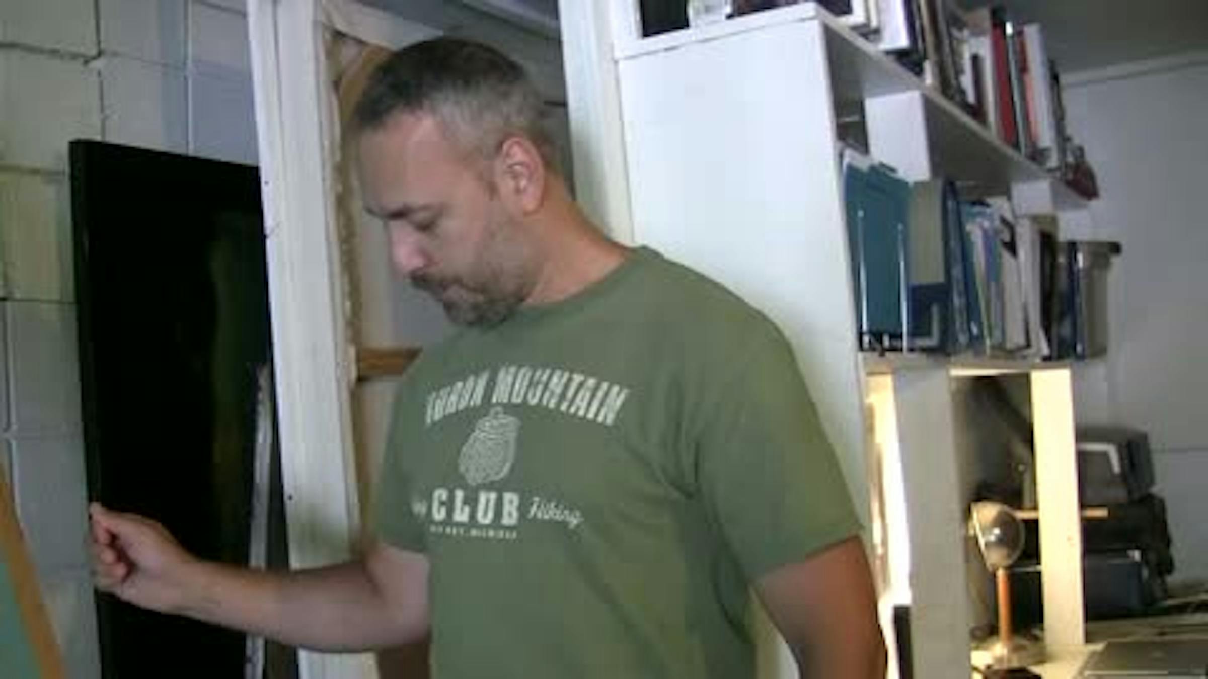 'Real World' alum makes splash with his L.A. art