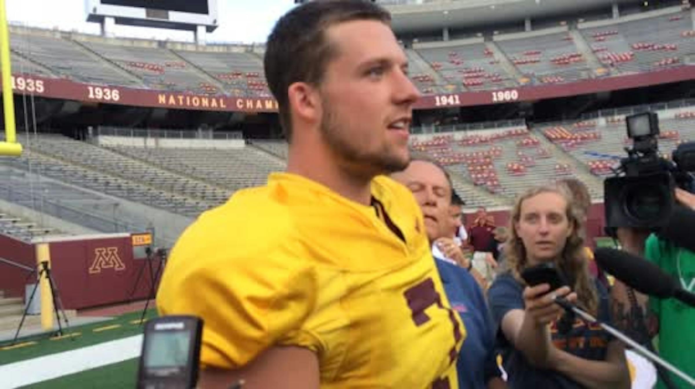 Gophers' first-team offense settles for field goals