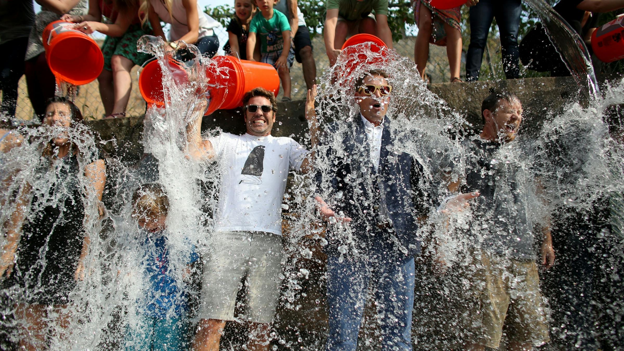 'Ice bucket challenge' for ALS shows power of viral fundraising