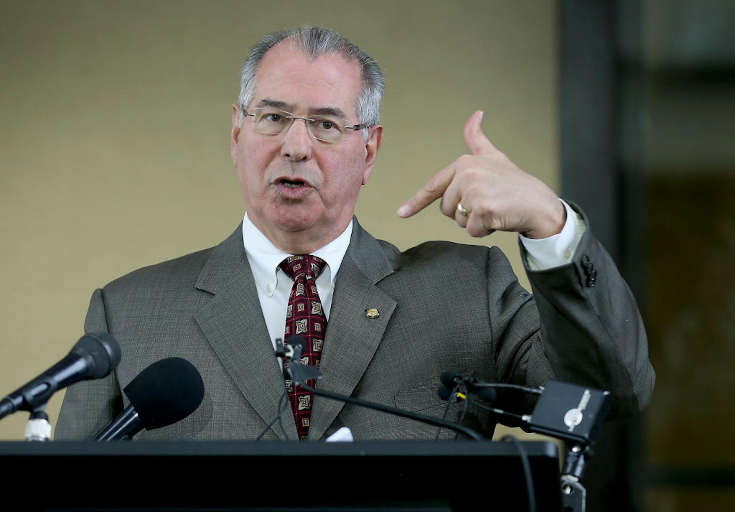 Mayor Hodges calls for end to Black Lives Matter encampment outside 4th ...